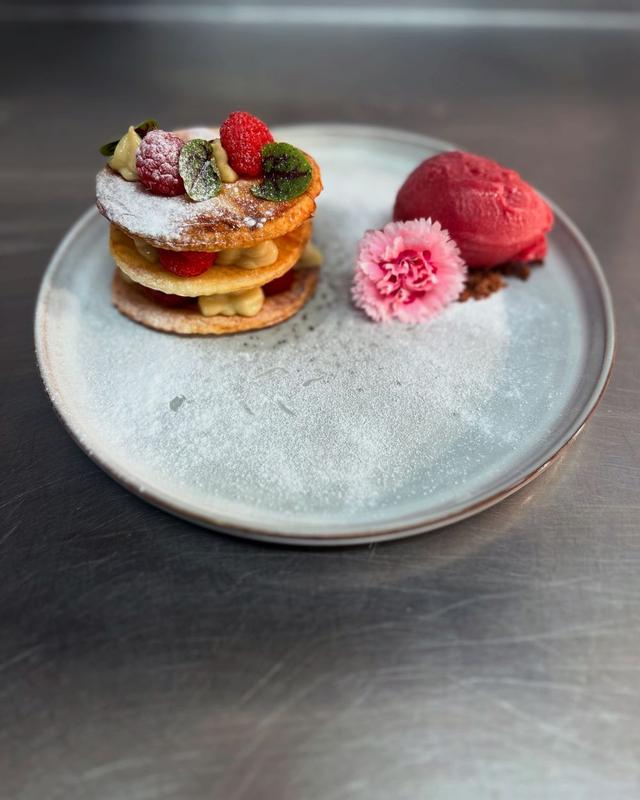 Three Mariners pub in Oare | Dining