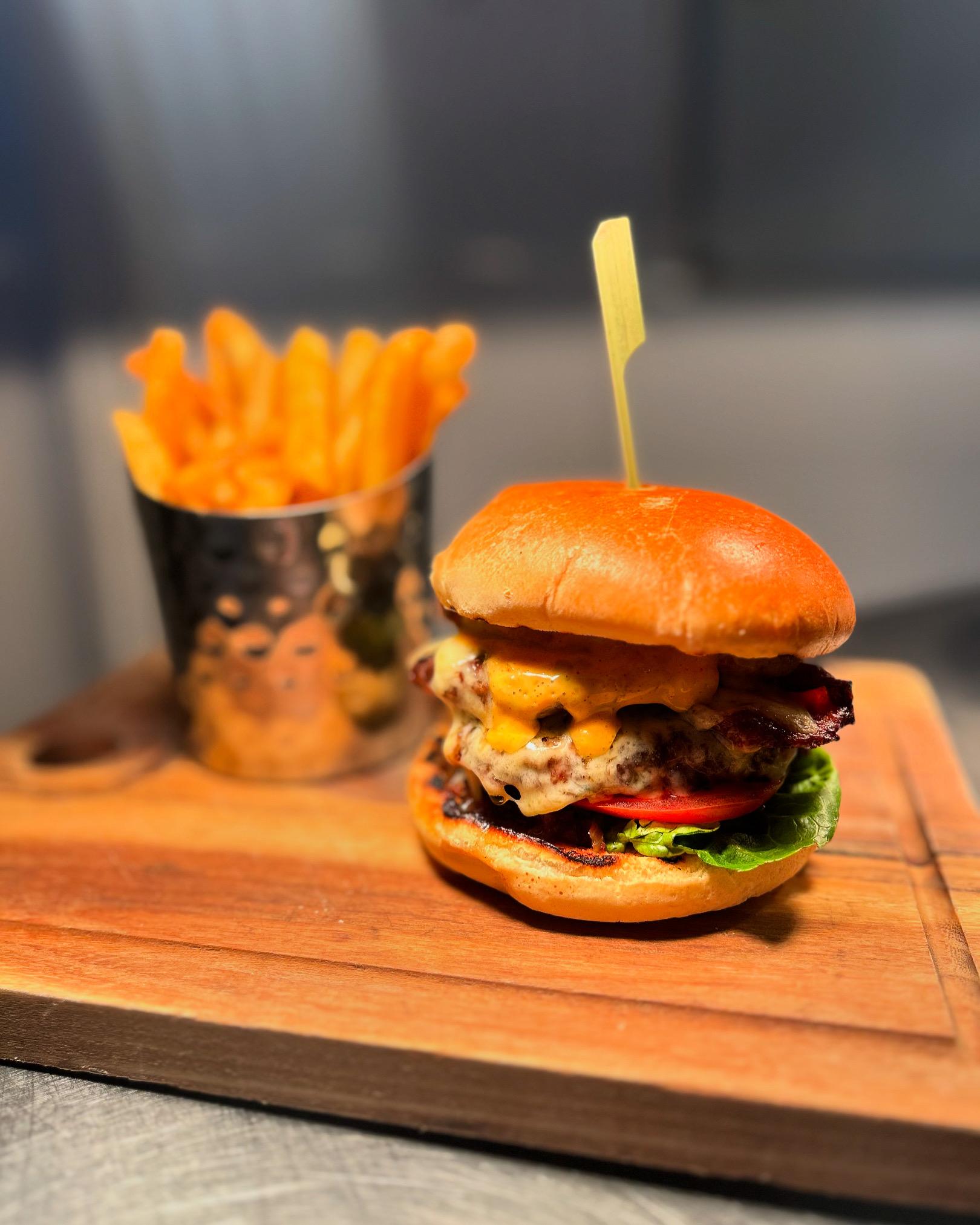 Three Mariners pub in Oare | Dining